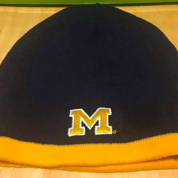 The Game | Accessories | Michigan Wolverines Rev Cuffless Knit Beanie ...